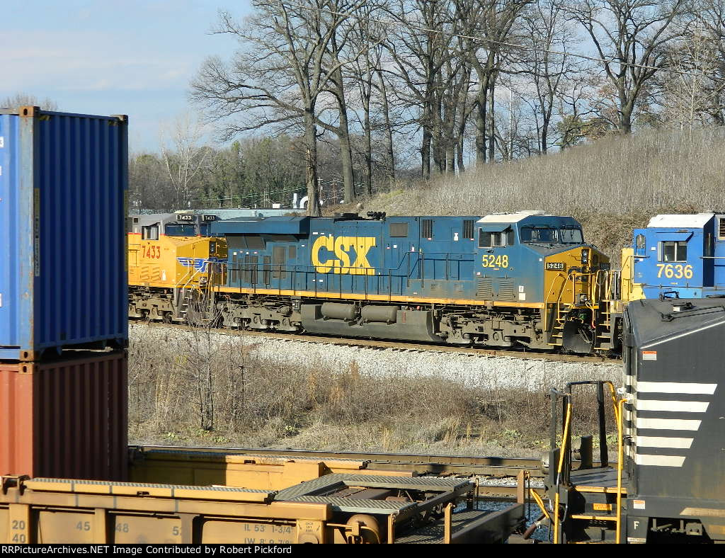 CSX 5248 (ES44DC)